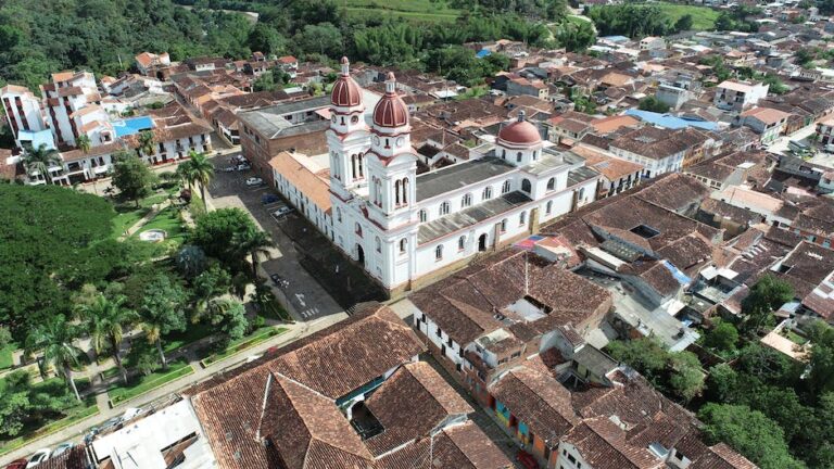 ℹ Los 10 Mejores Lugares que Debes Visitar en Colombia: Guía Turística 2022